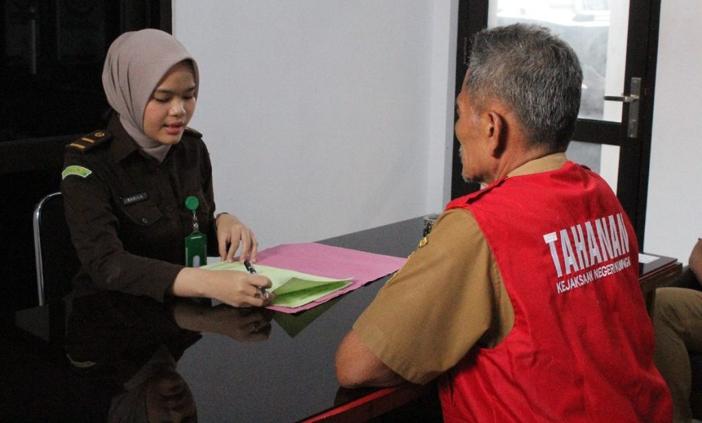 Kades Dan Kaur Keuangan Desa Gunungaci Subang Ditetapkan Kejari ...